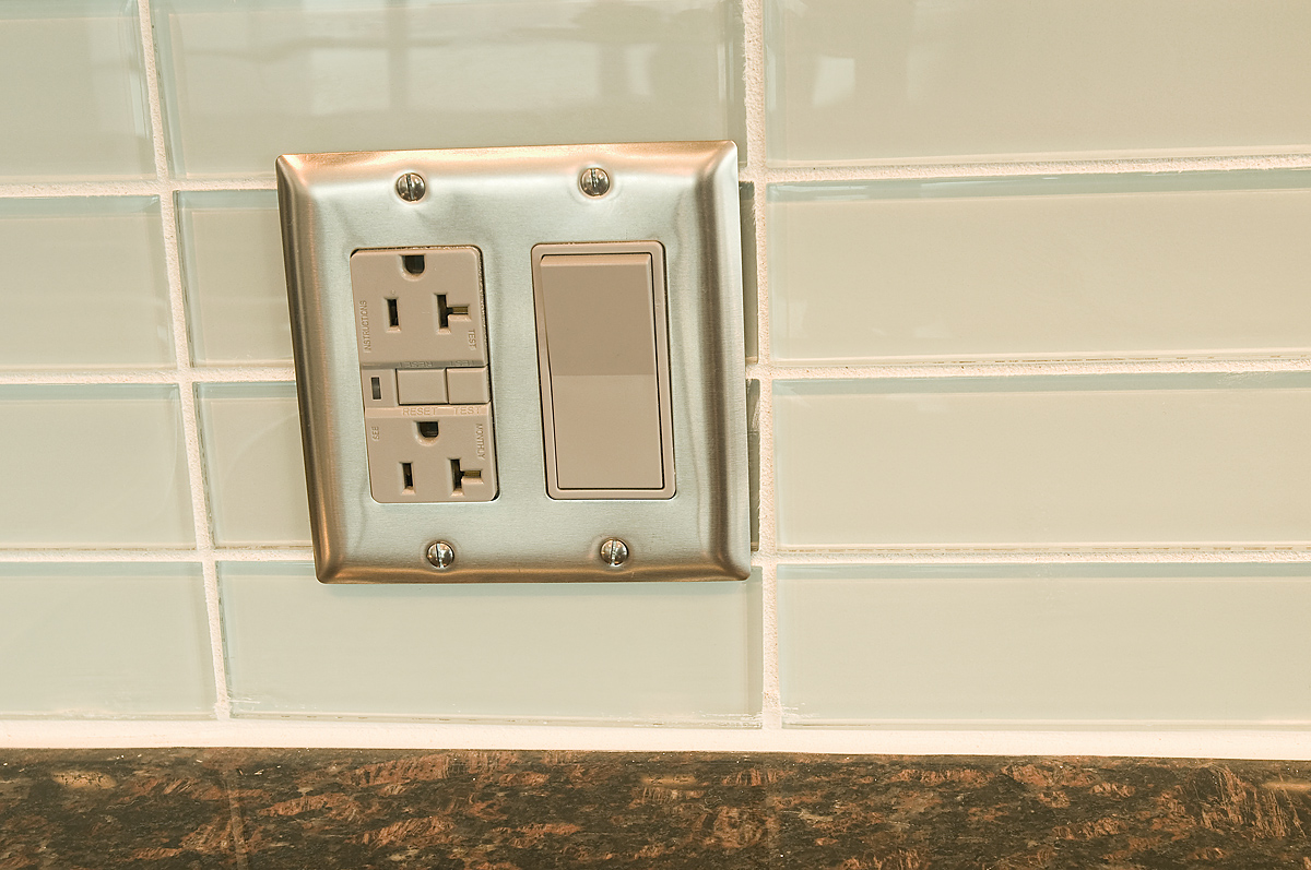 Why homeowners should hire an electrician for outlet and switch ...